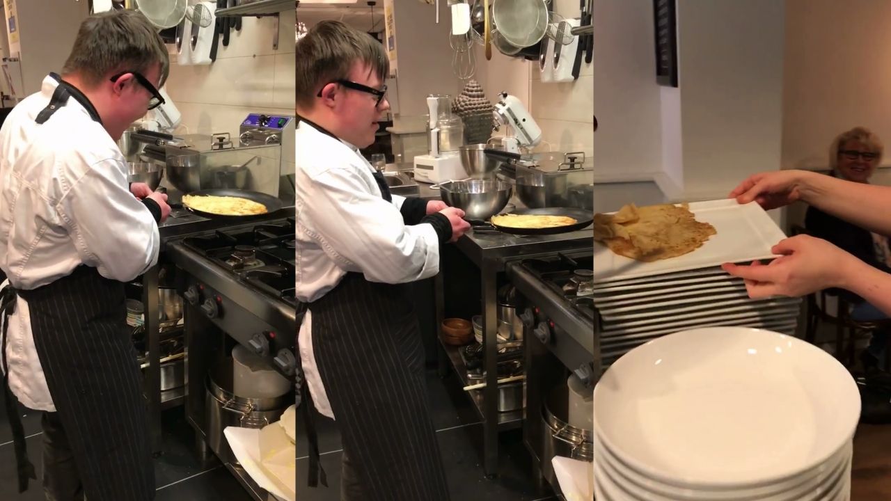 Cet cuisinier a une technique bien a lui pour retourner les crêpes ...